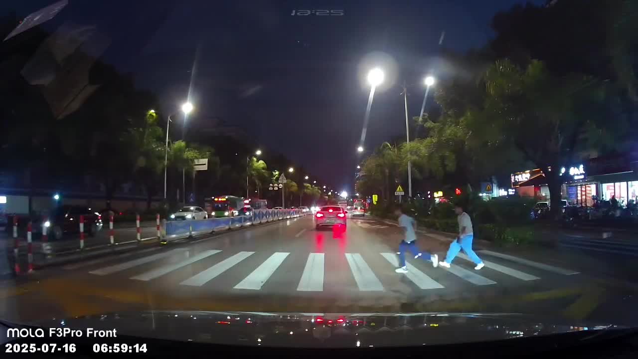 Close call at a pedestrian crossing in Guangxi, China