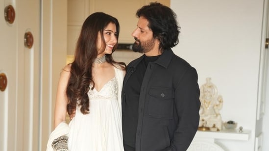 Raj Arjun says age-gap chatter around Sara’s debut with Ranveer Singh ...