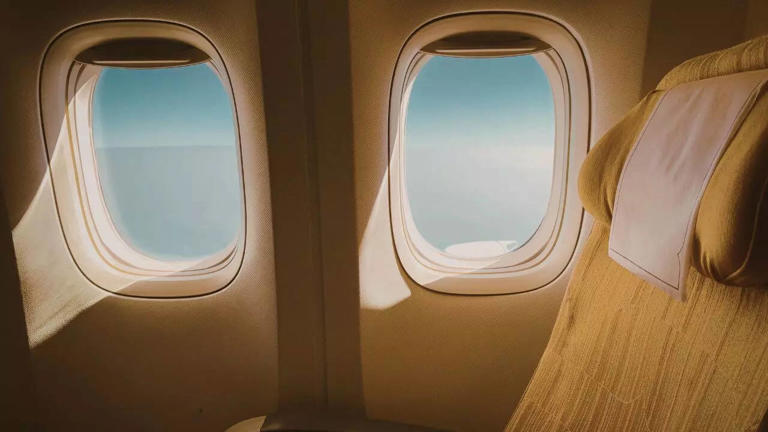 Why flight attendants ask you to keep the window shades open during ...