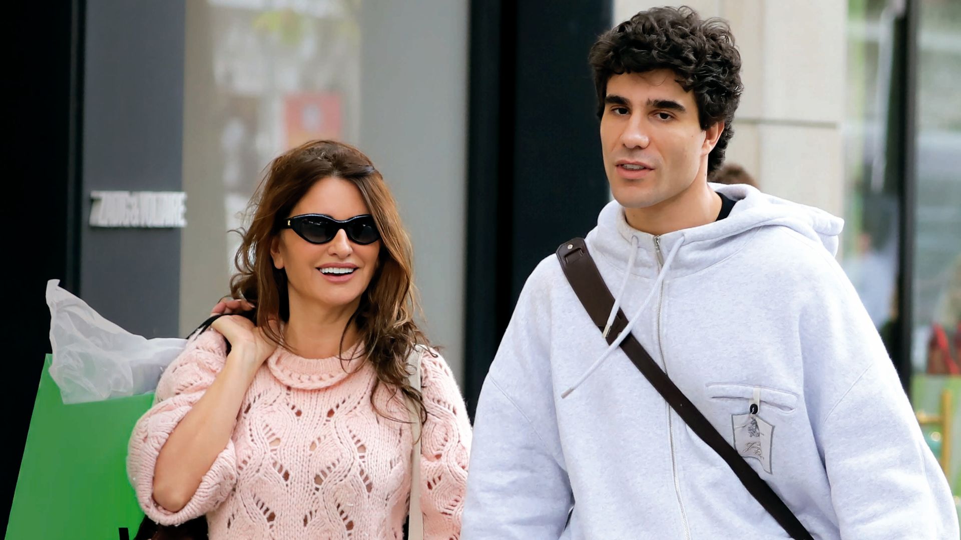 Javier Calvo se refugia en Penélope Cruz tras su ruptura con Javier ...