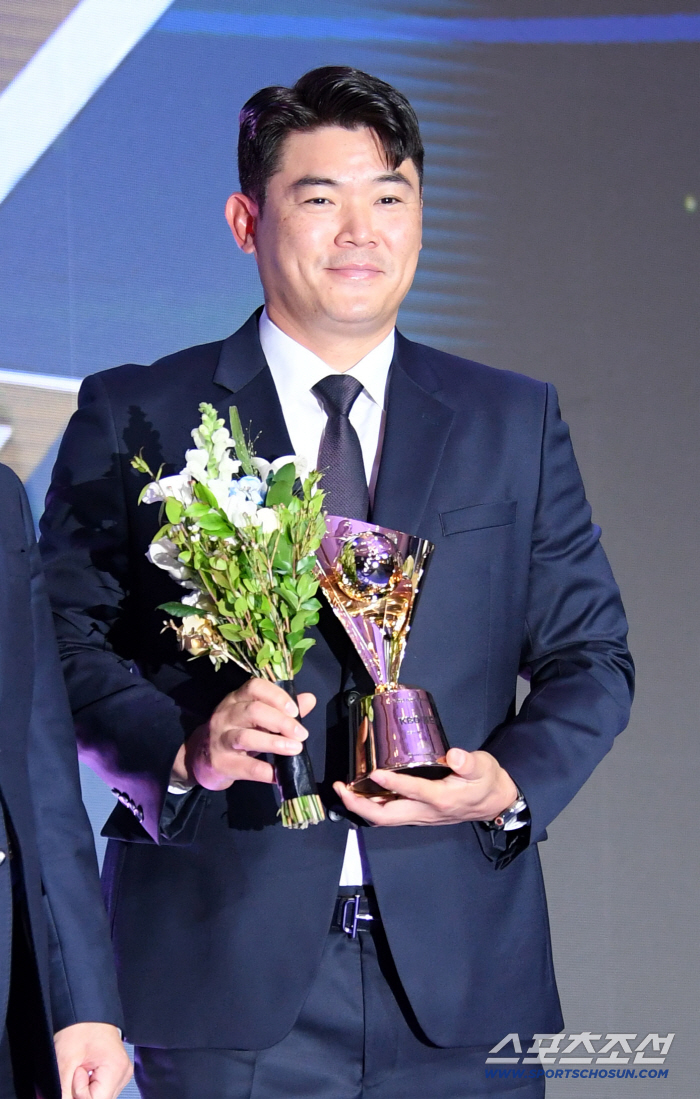 Hold award SSG Noh Kyung is a brilliant veteran