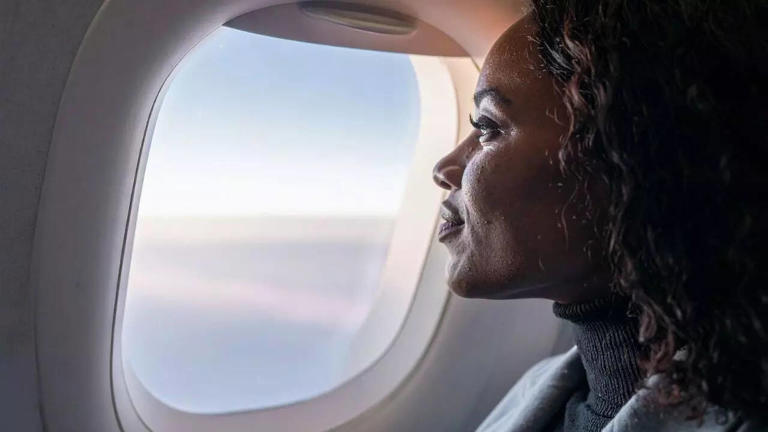 Why flight attendants ask you to keep the window shades open during ...