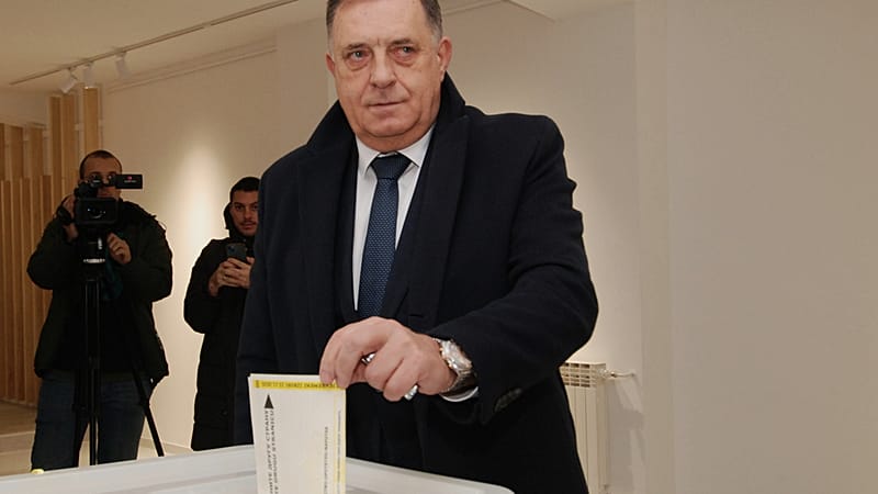 Les Serbes de Bosnie élisent le successeur de Milorad Dodik lors des ...