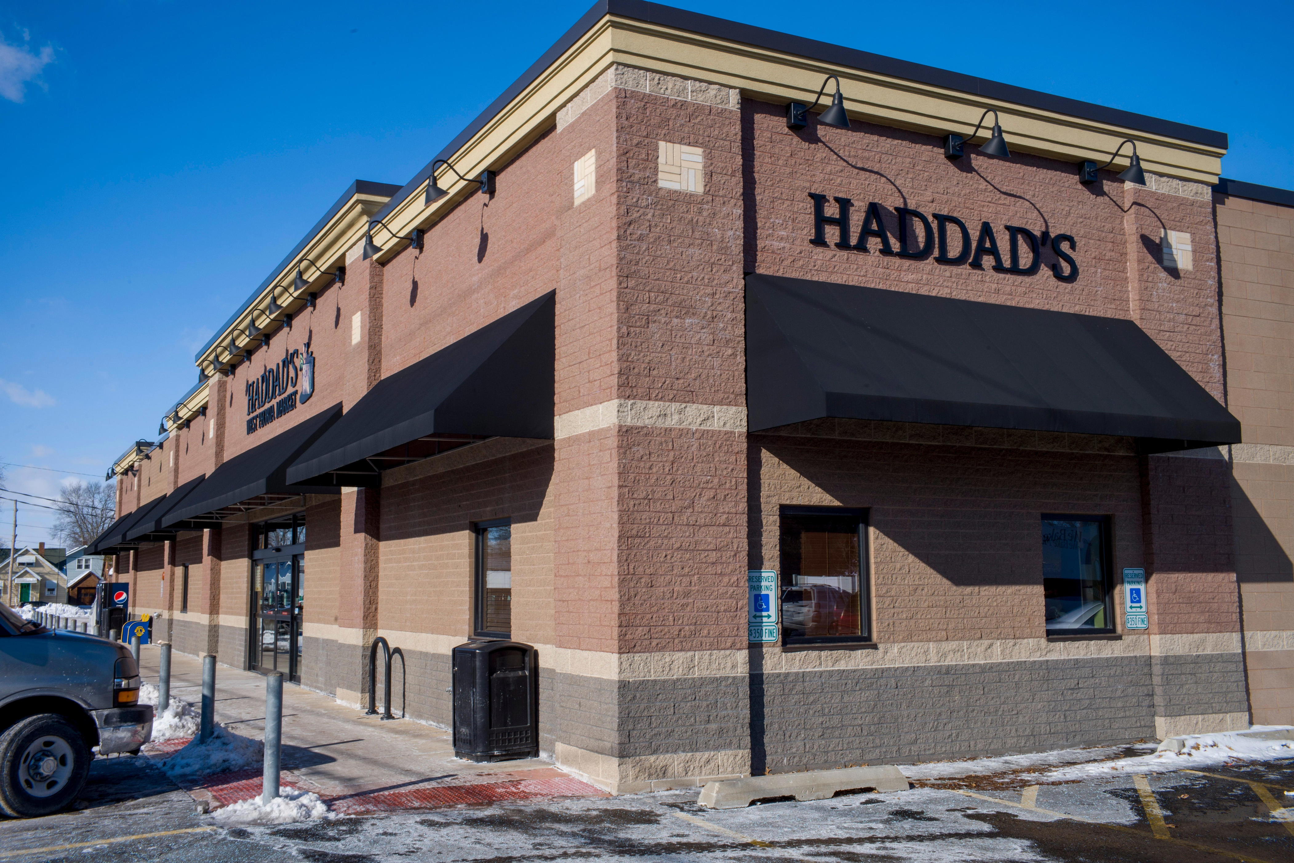 Which Peoria grocery stores are open on Thanksgiving Day 2025?