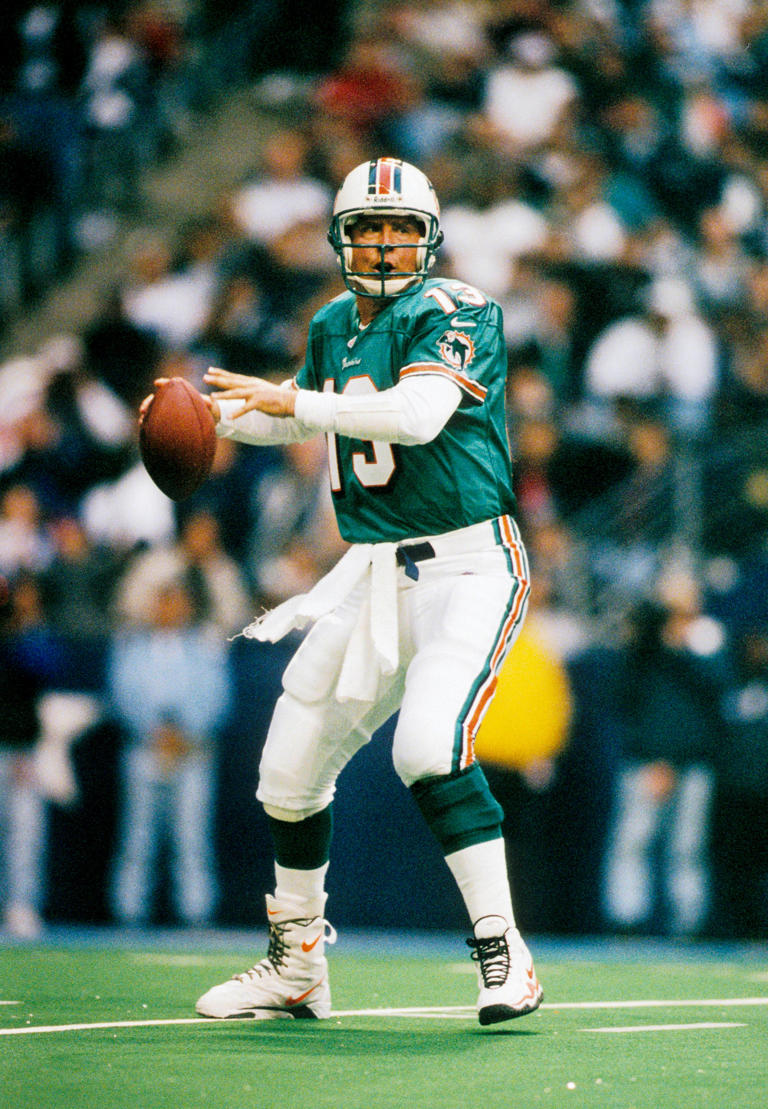 Miami Dolphins' Thanksgiving Day record and notable games