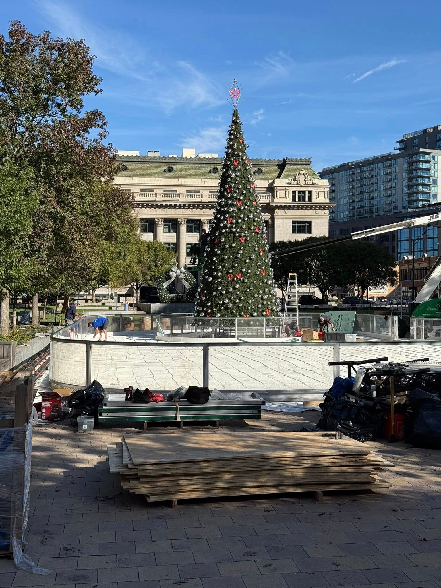Holiday magic hits the ice: pop-up rinks open across North Texas