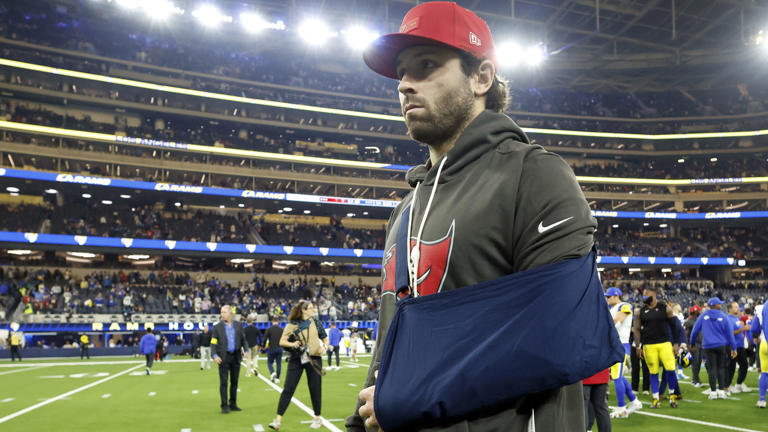 ESPN Insider: Buccaneers QB Baker Mayfield ‘Will Miss Time’ After Injury