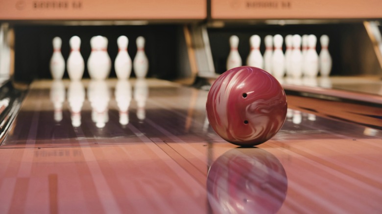 The Italian Bowling Bistro That Once Rivaled Dave & Buster's Before ...