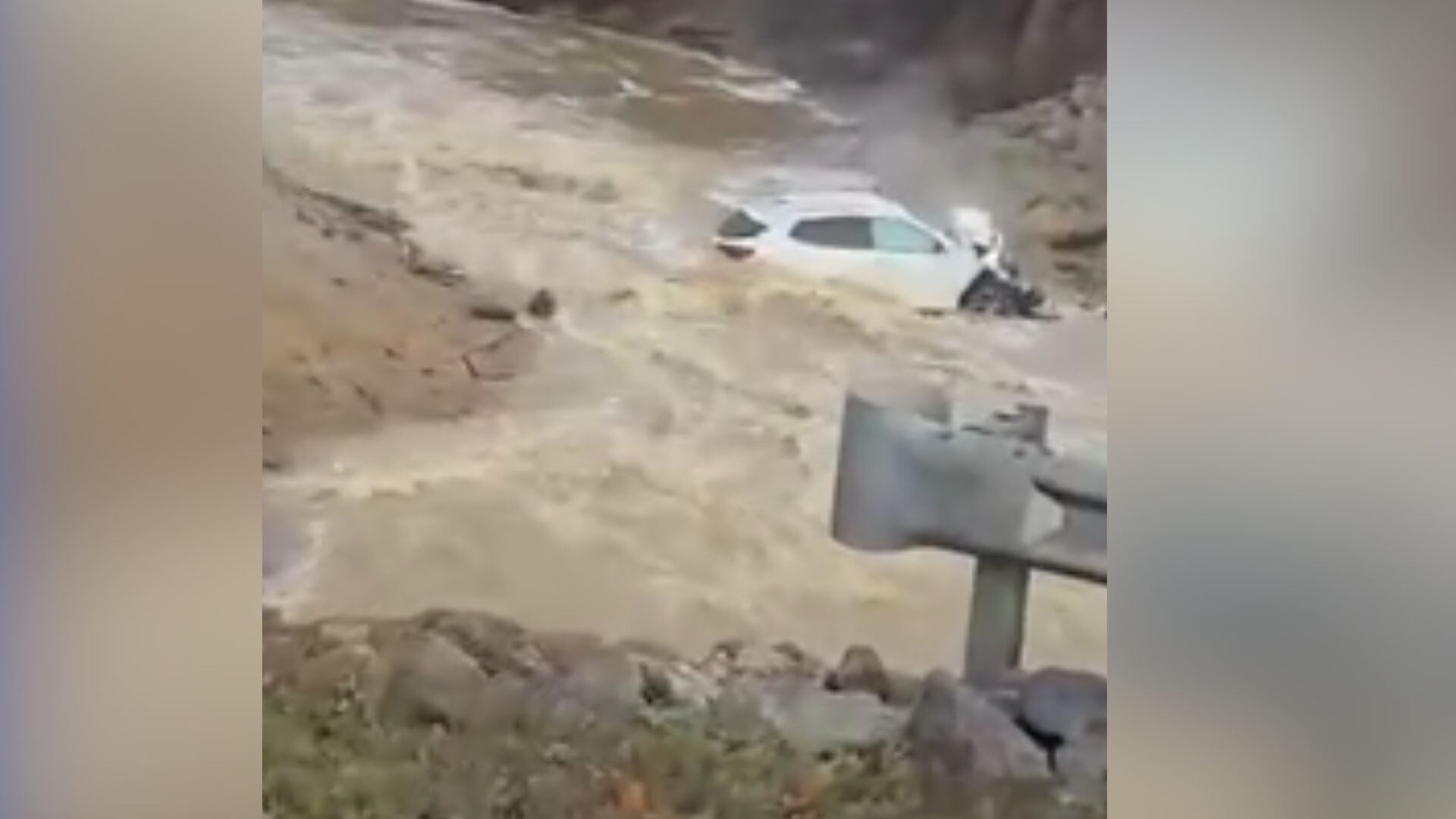 Caught on Camera: DeSoto Co. deputy rescues 2 women from floodwaters