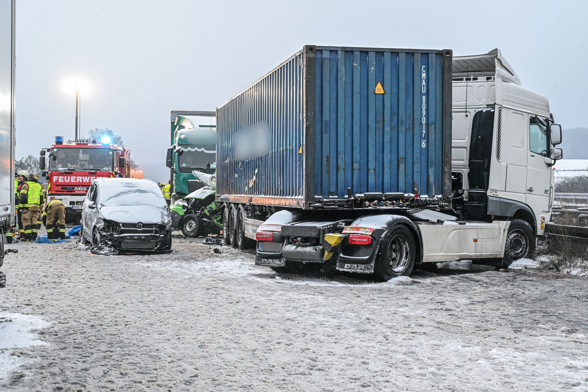 Stilvolle Gefahrguttransport Bei Schnee Und Eis Ebenbild
