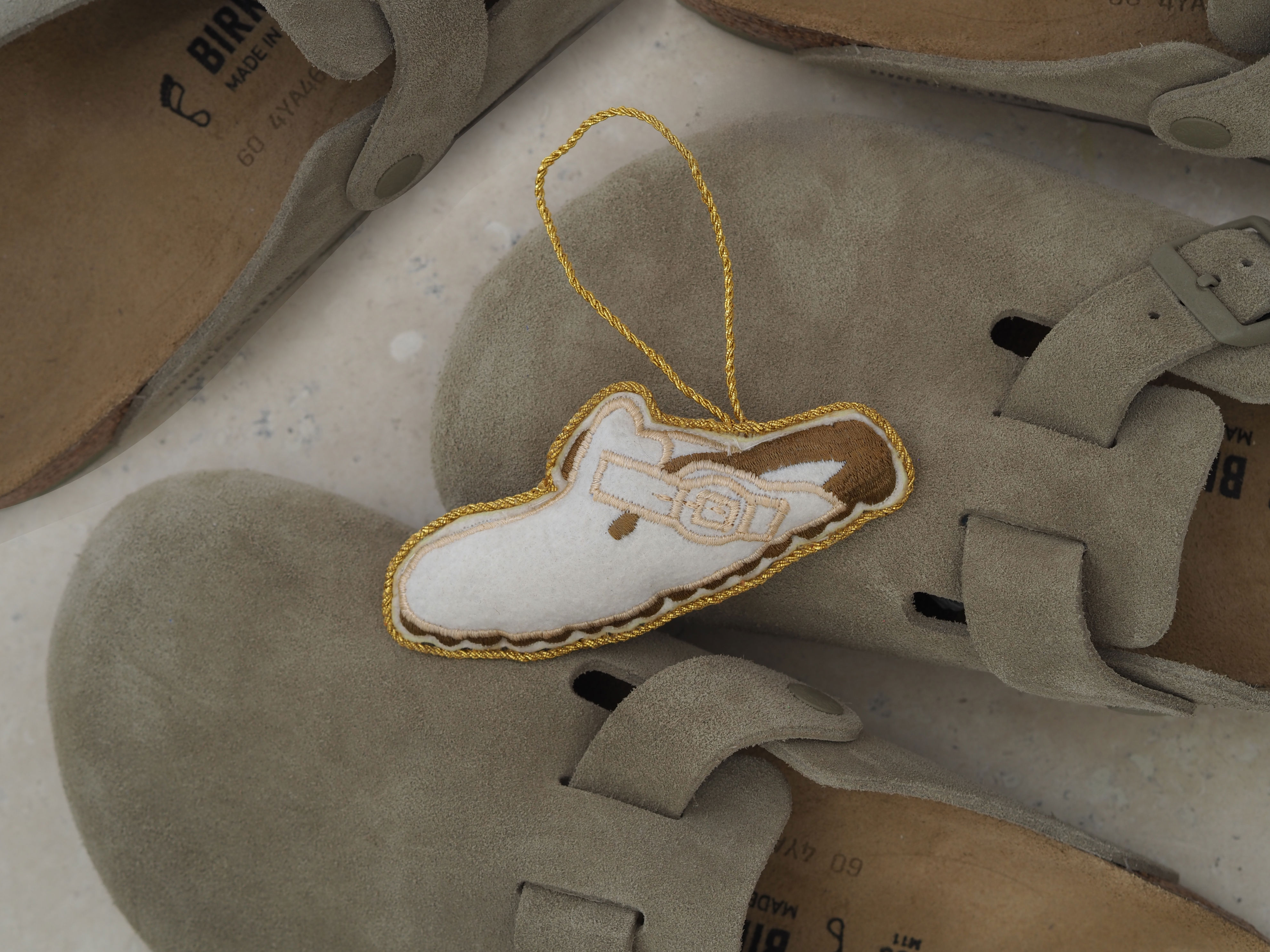 The 24 Kitsch Christmas Ornaments That Define 2025 — And How These ...