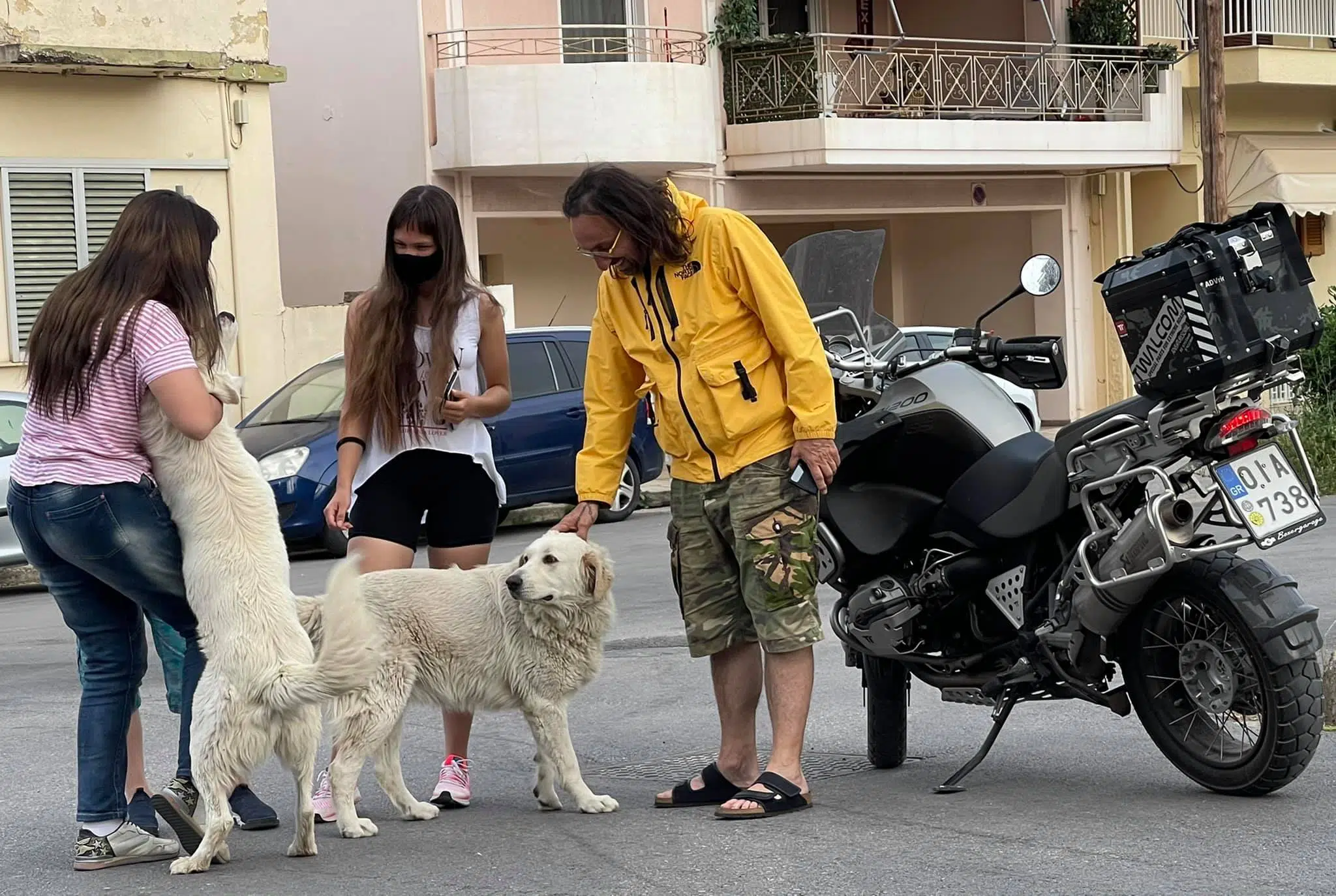 Το ΥΠΕΣ βραβεύει τον Γ. Φραγκονικολόπουλο για την προσφορά του στα αδέσποτα