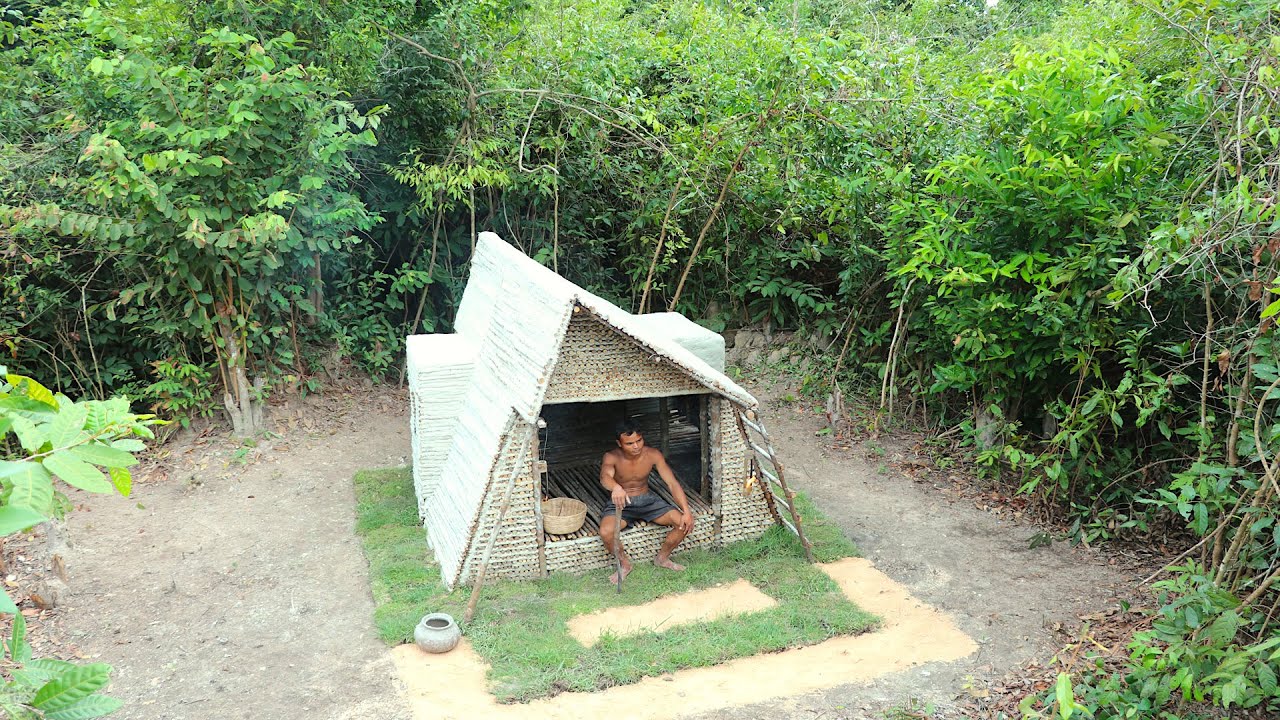 Building a jungle house from scratch | Primitive DIY shelter using only ...