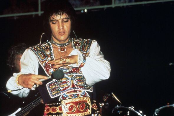 Elvis Presley's death on the toilet details including heart-stopping ...