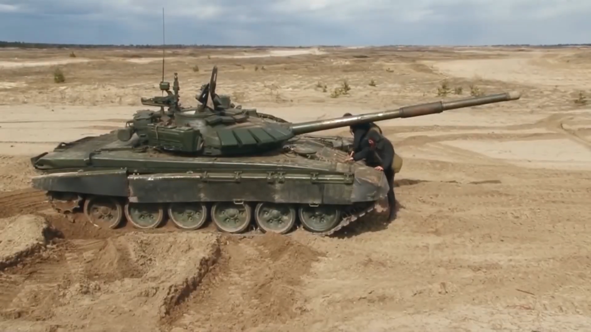 What Russia should do with their T-72 tanks. T-72B2 Rogatka