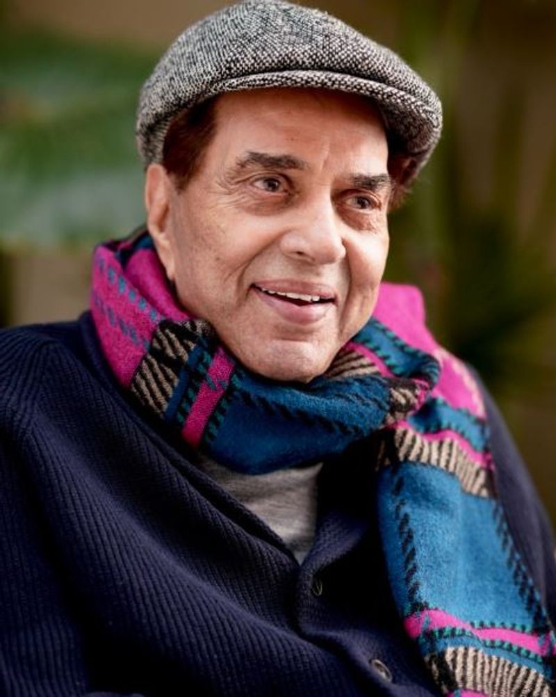 When a young starstruck Dharmendra intruded into Dilip Kumar’s home!