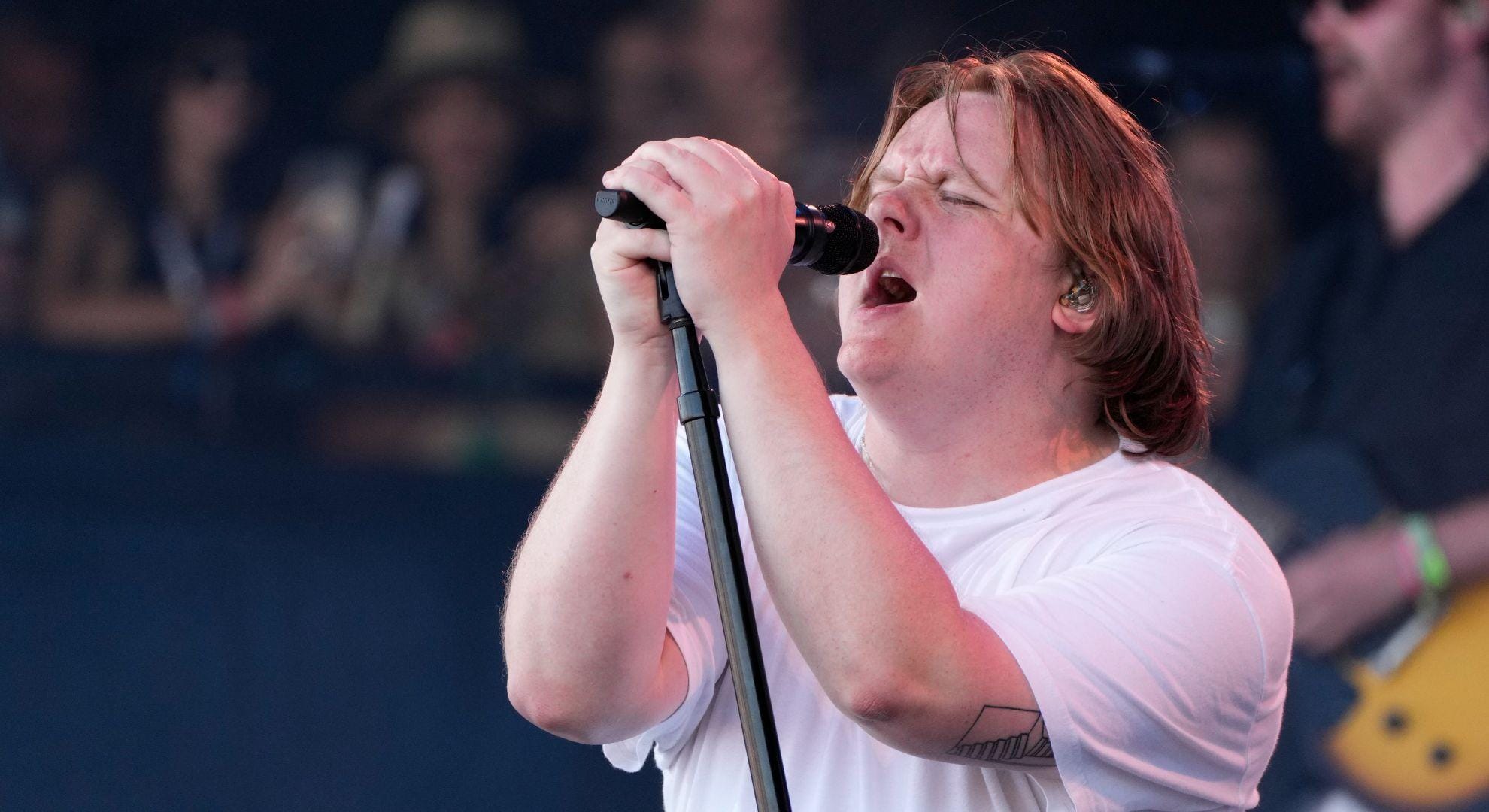 Lewis Capaldi atua em julho na praia da Figueira da Foz em data única ...