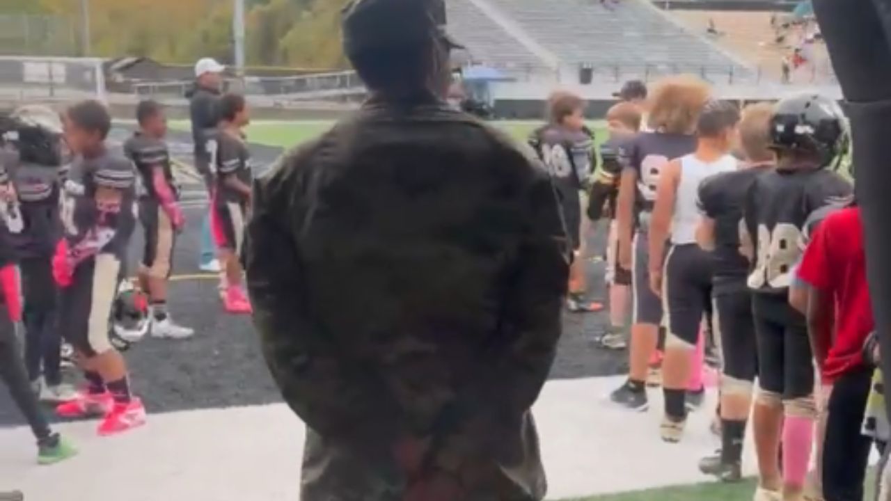 Loving daughter finally gets to run into Dad's arms after not seeing ...