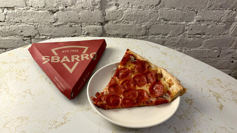 I Tried Pepperoni Pizzas From 6 Popular Chains And Ranked Them Worst To ...