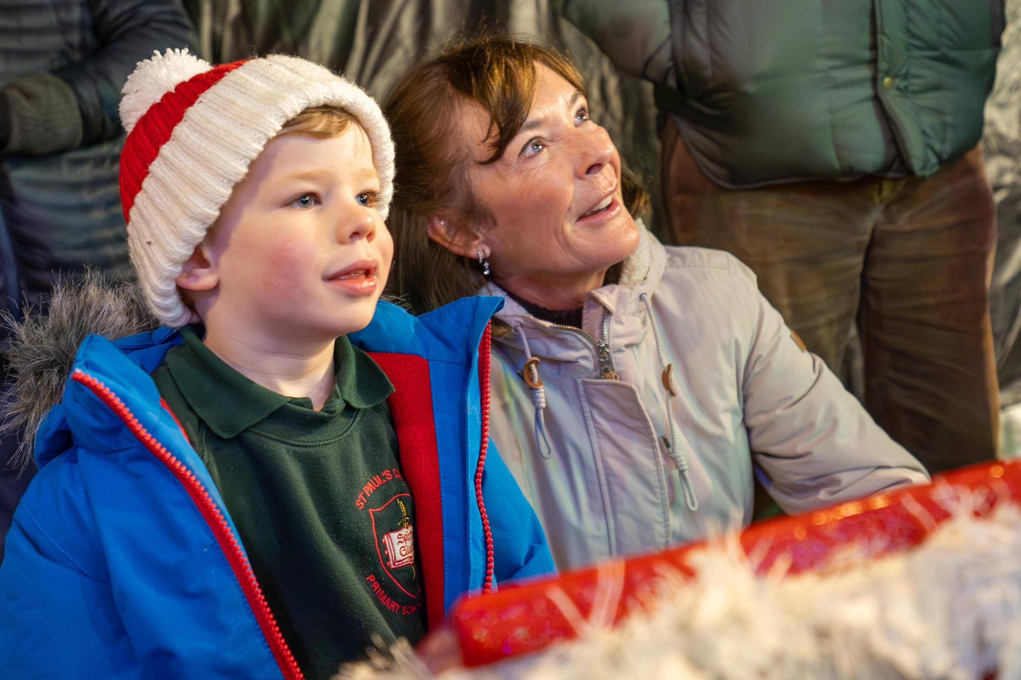 Christmas celebrations begin in Alnwick as hundreds attend lights switch on