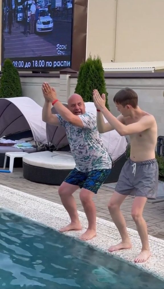 Teaching Dad to Swim — Hilarious First Splash!