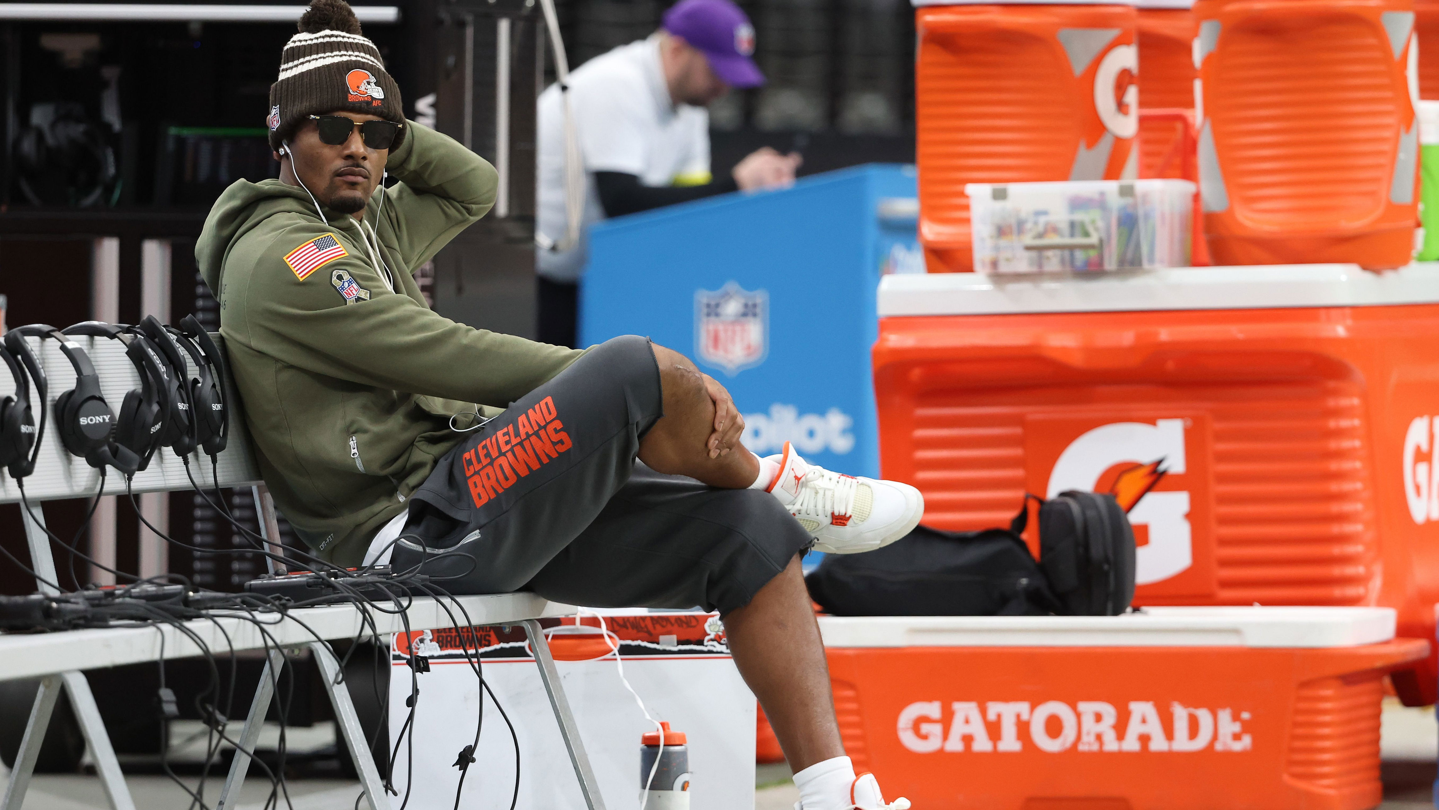 Former Texans QB Deshaun Watson Turns Heads During Browns Game