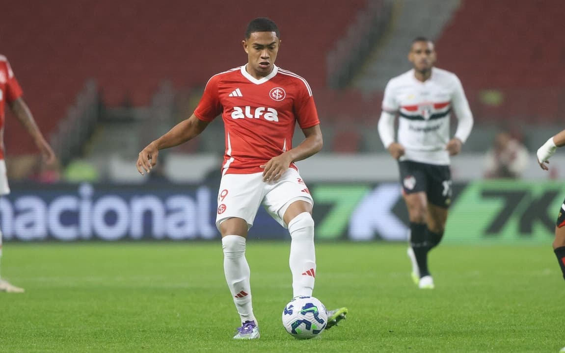 Internacional oficializa saída de volante para os EUA