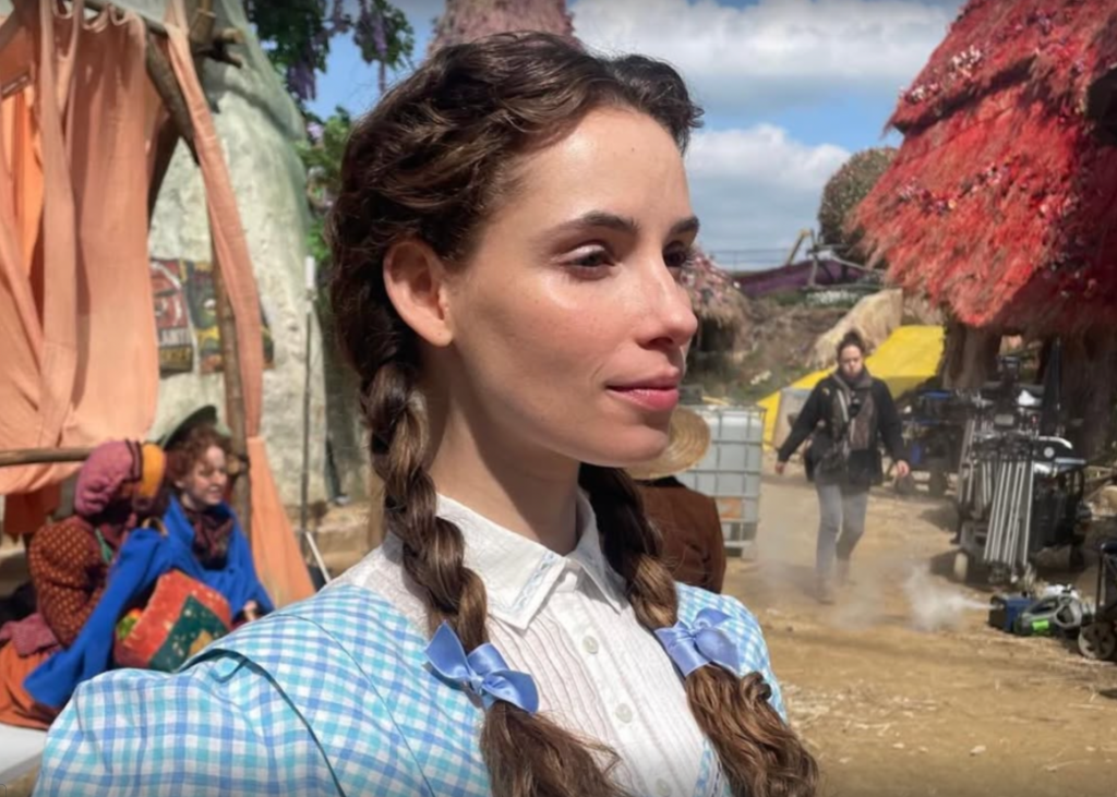 Dorothy Speaks! ‘Wicked: For Good' Actor Bethany Weaver Says Taking ...