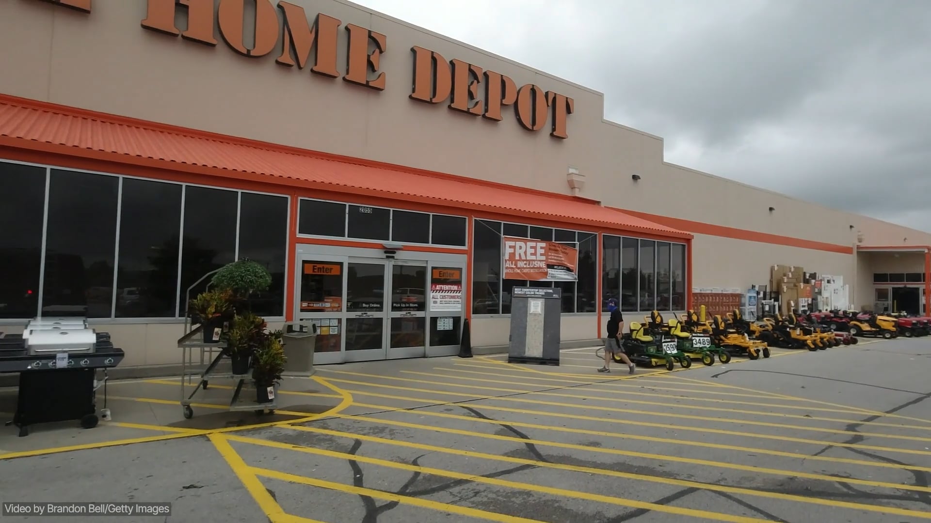 Home Depot stock crashes while Lowe's surges on opposite housing market ...