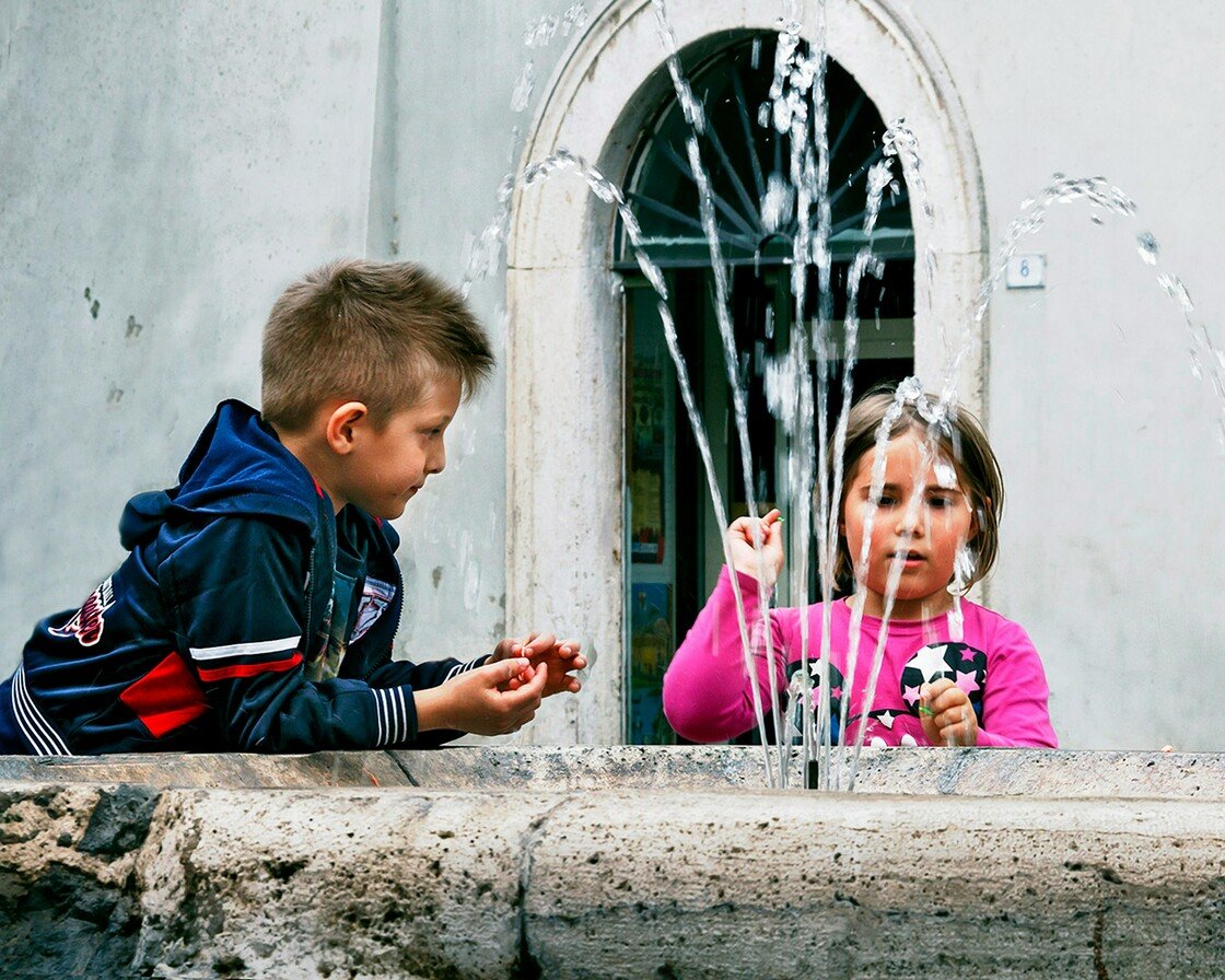Γιατί σε μία από τις πλουσιότερες χώρες του κόσμου, 1 στα 3 παιδιά ζει ...