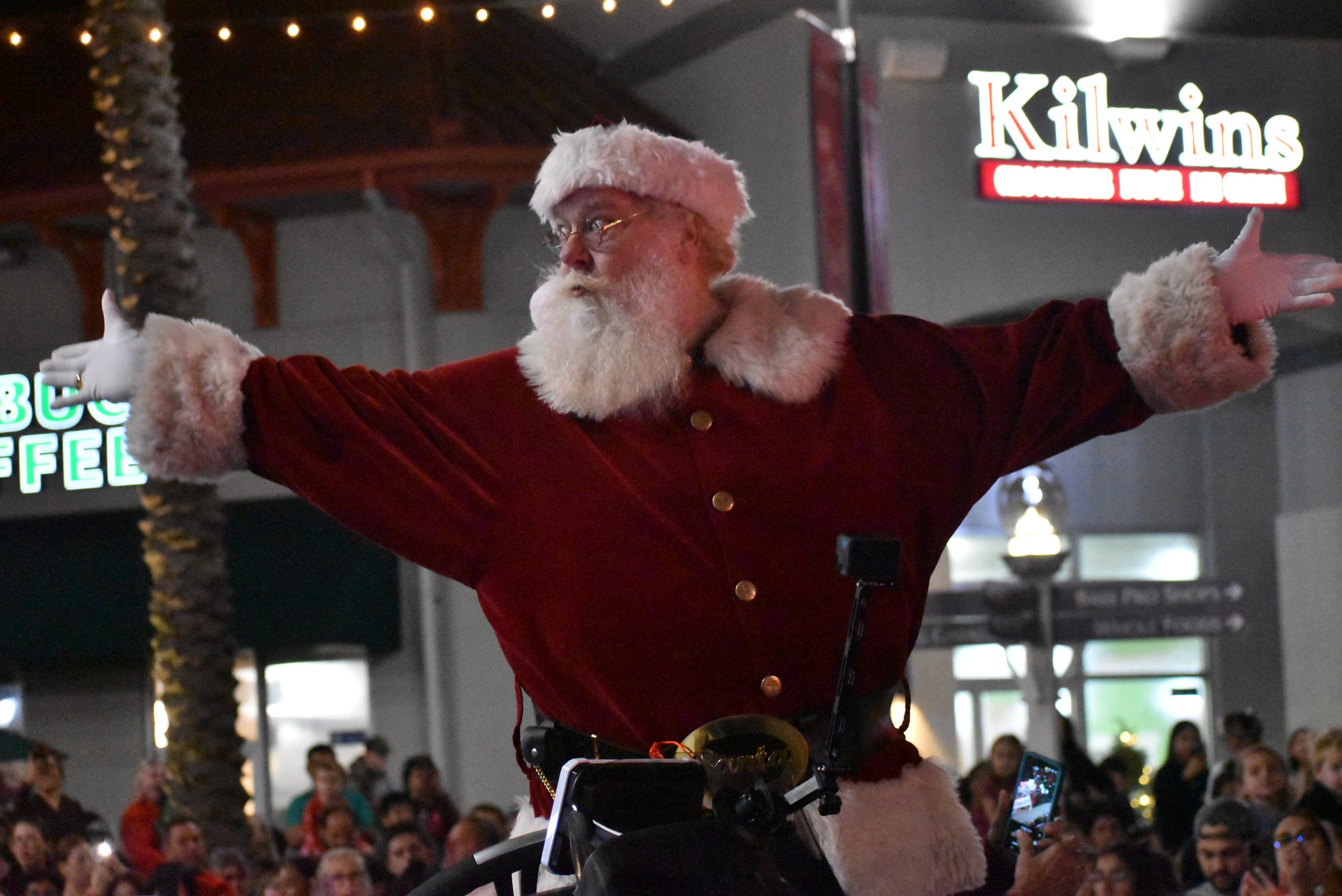 Santa arrives at Destin Commons to light 50-foot Christmas tree