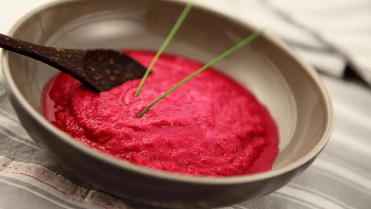How to make Paneer stuffed Beetroot Paratha for breakfast