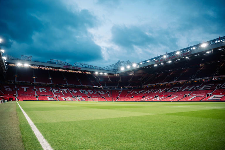 Man Utd 0-1 Everton: Toffees hold on for rare away win - LIVE