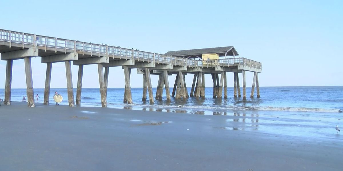 One hospitalized after falling from Tybee Pier, trapped in water for ...