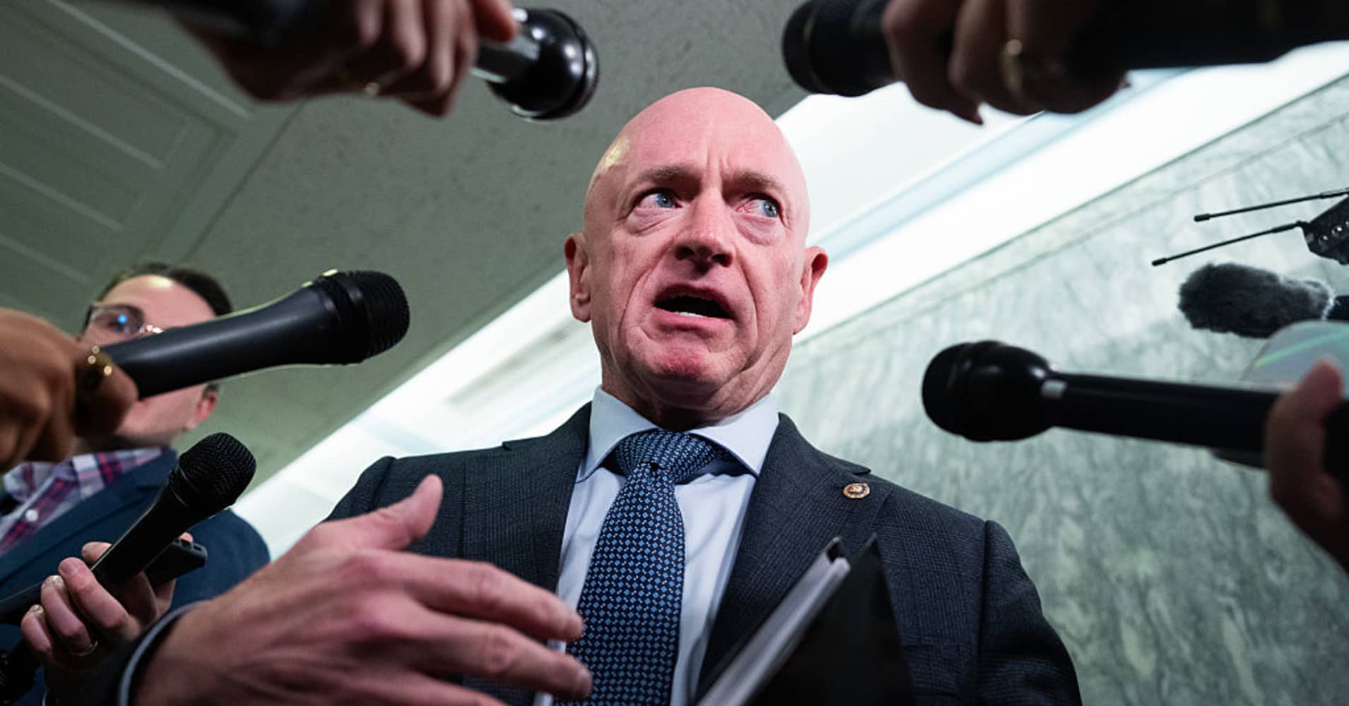 Sen. Mark Kelly faces Pentagon investigation for making video on ...