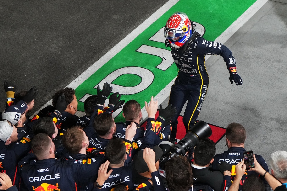 Max Verstappen championship support blows up as McLaren lose big in Las ...