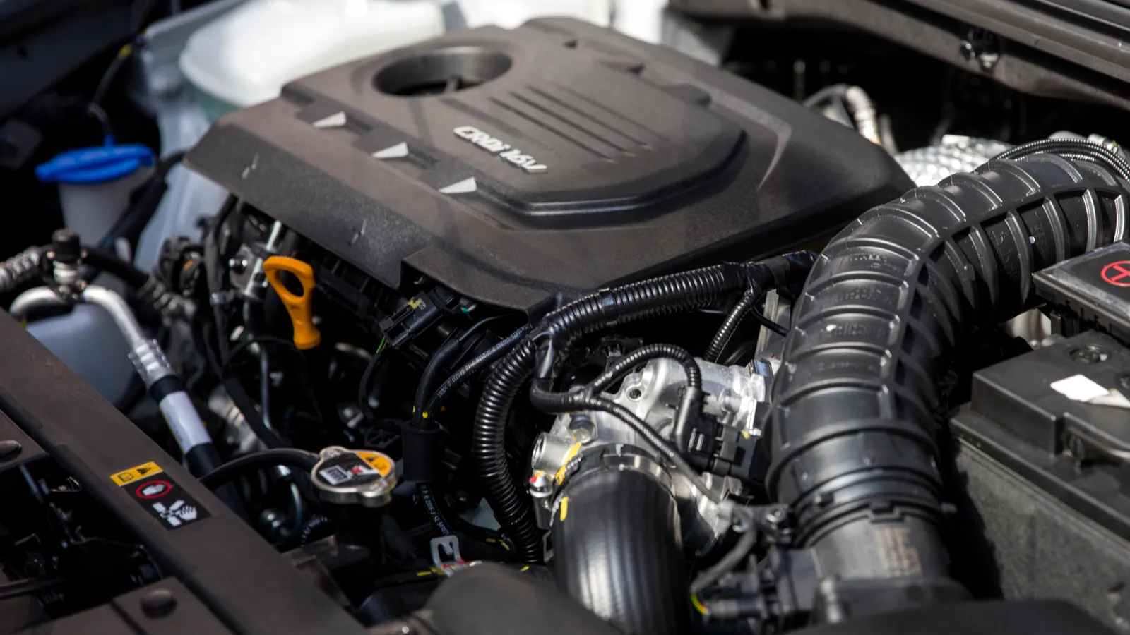 How to safely clean or replace your car’s engine air filter