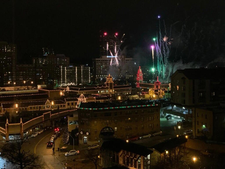‘Nothing like it’: Plaza lights ceremony returns for century-old Kansas ...