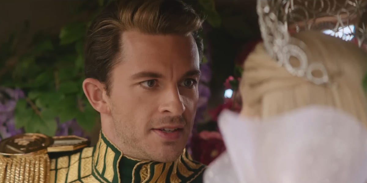 Why Wicked: For Good changed Jonathan Bailey's Fiyero eye colour for ...