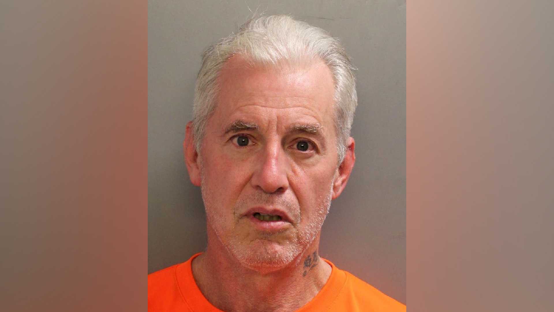 Man orders teller to 'give me everything in your drawer' during bank ...
