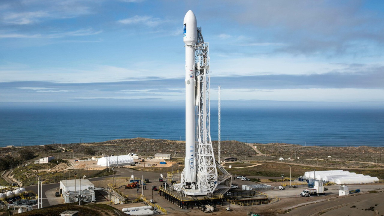 $1.8B SpaceX Starshield flagged for off-band signals, raising alarm