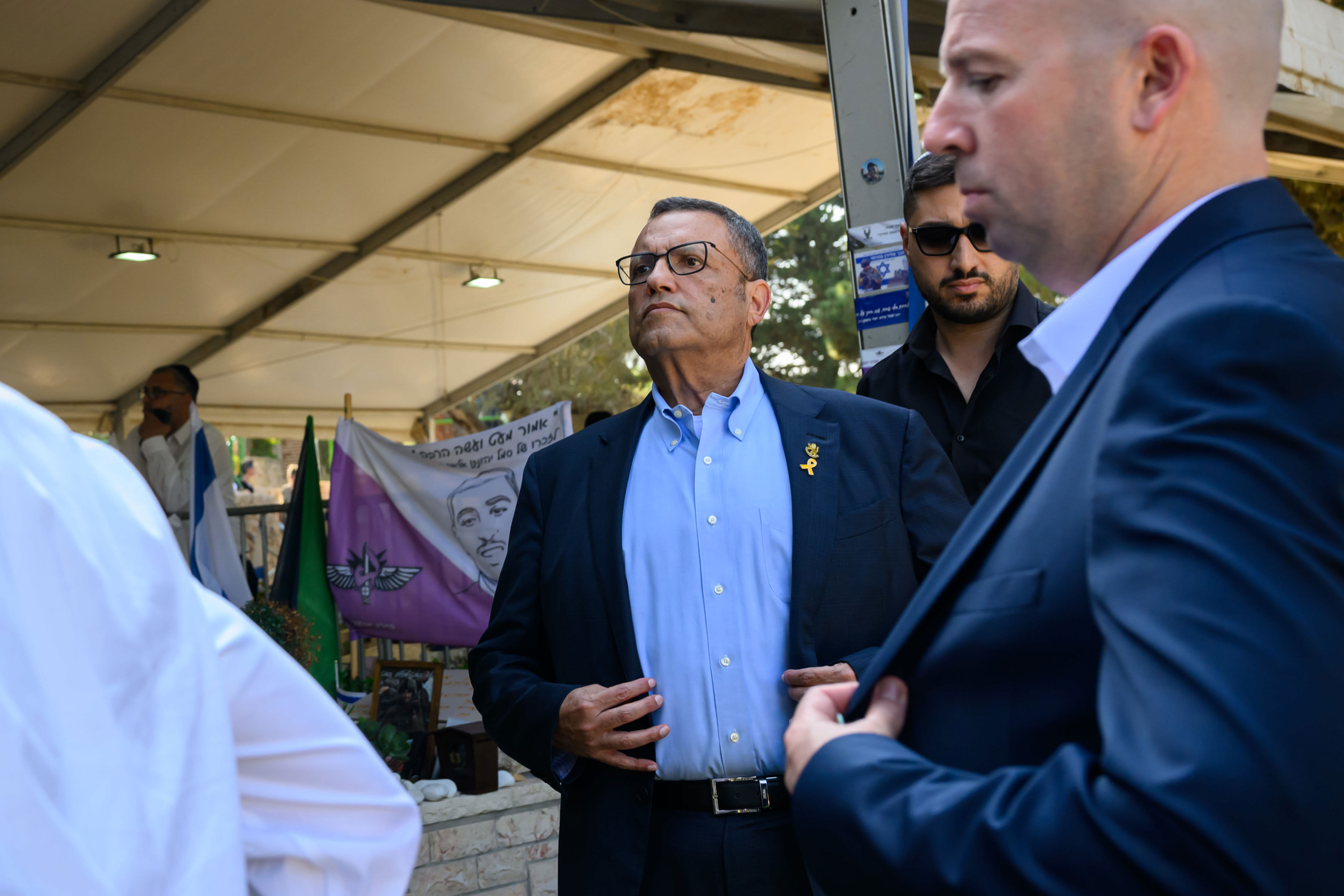 Haredi stone-throwers attack Jerusalem Mayor Moshe Lion's car in capital