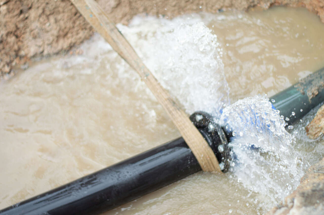 Massive water main break triggers water shutoff along San Antonio road