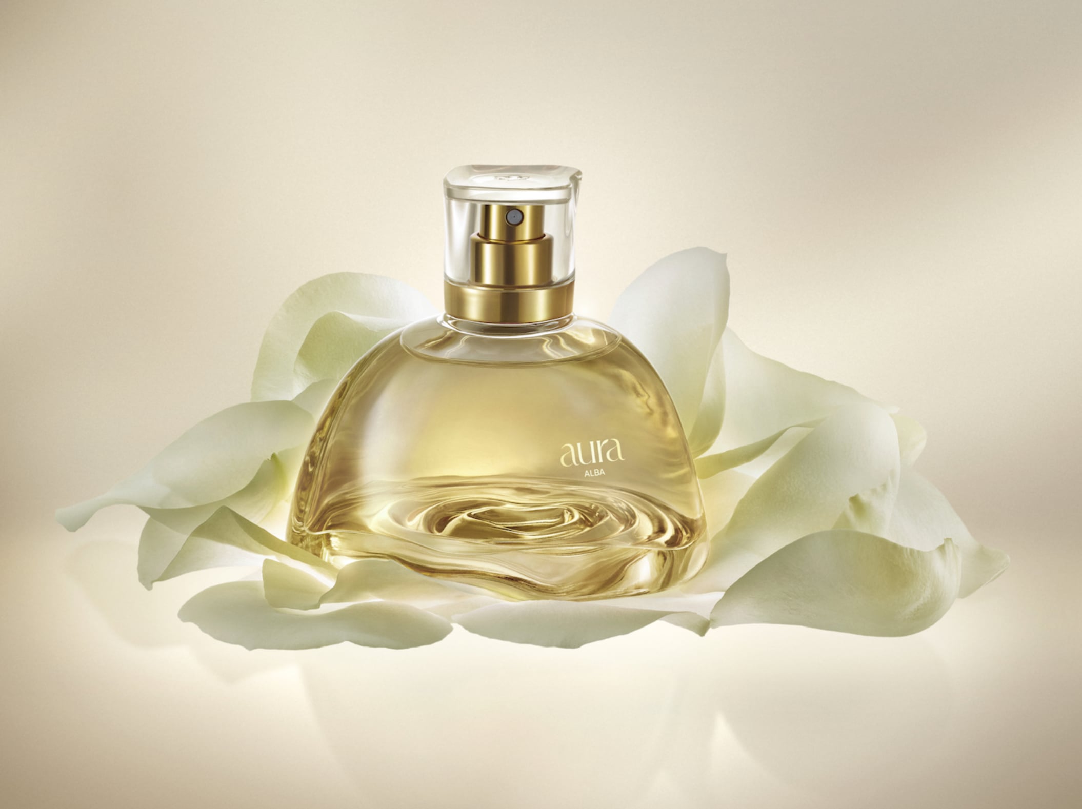 Aura Alba, el perfume elaborado con la codiciada y rara Rosa Alba