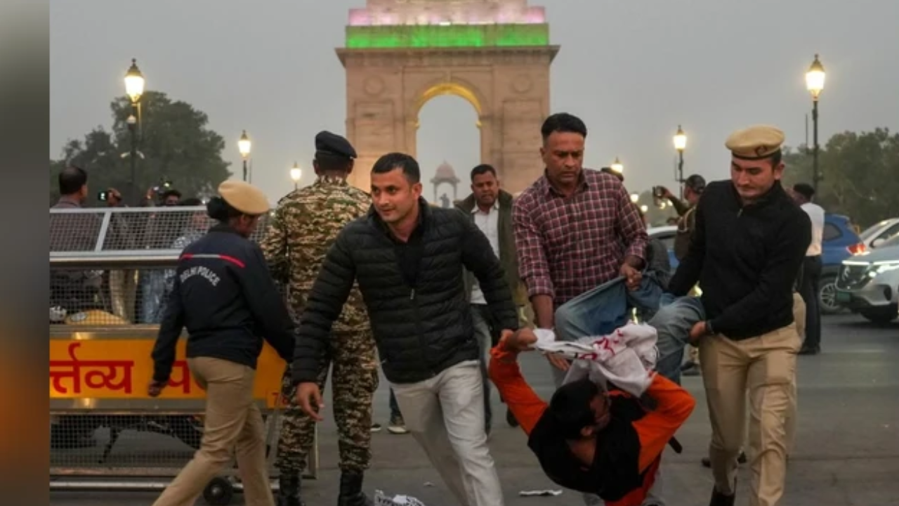 India Gate pollution protest: Delhi court sends 17 more to judicial ...