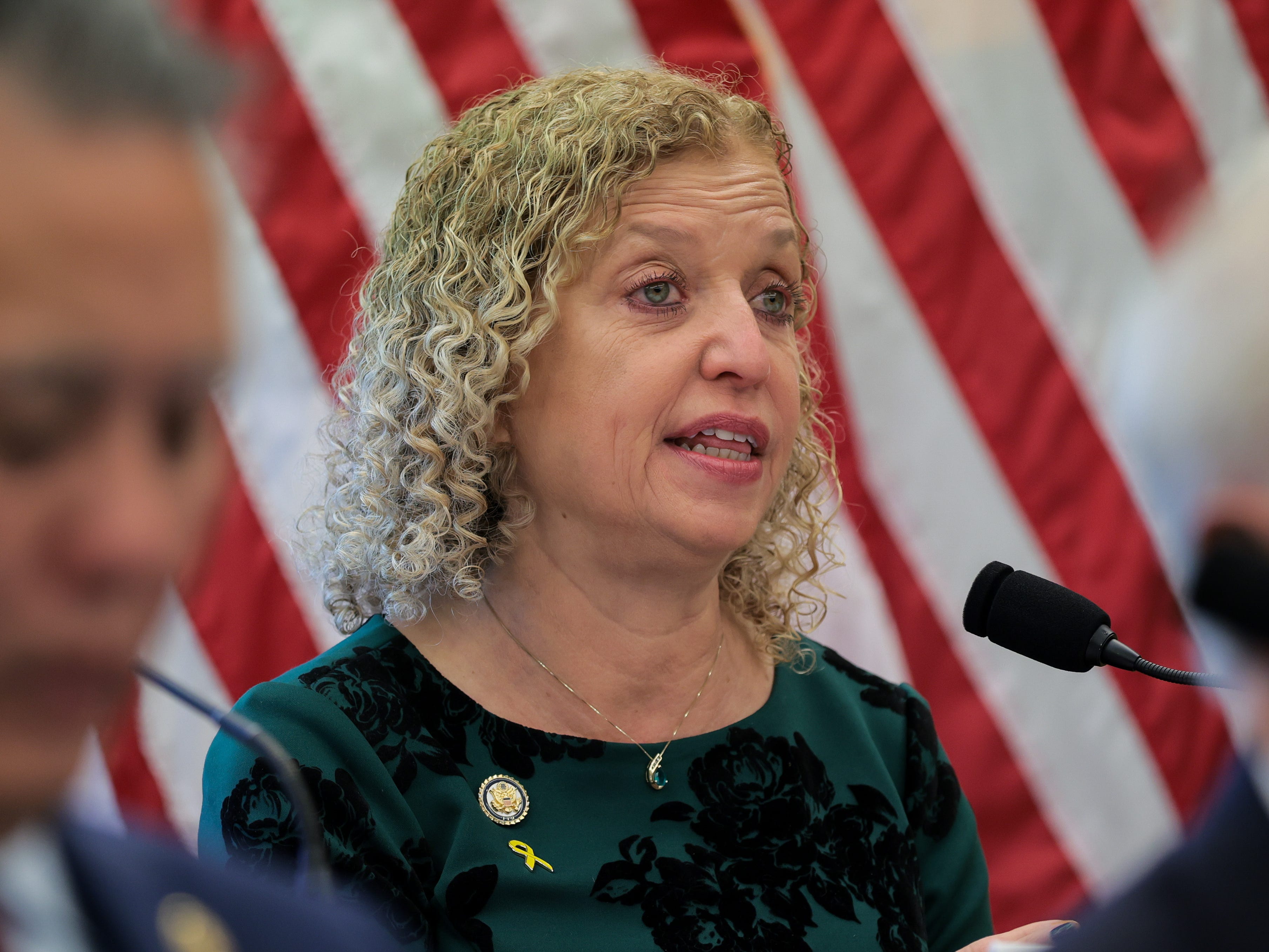 Rep. Debbie Wasserman Schultz says pressure to straighten her curly ...
