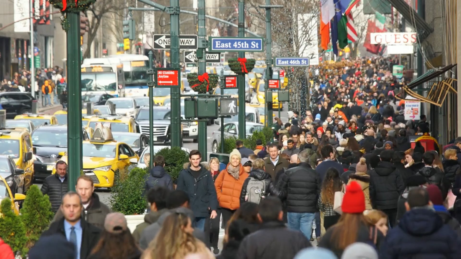 Holiday spending paradox: retailers predict records while shoppers plan ...