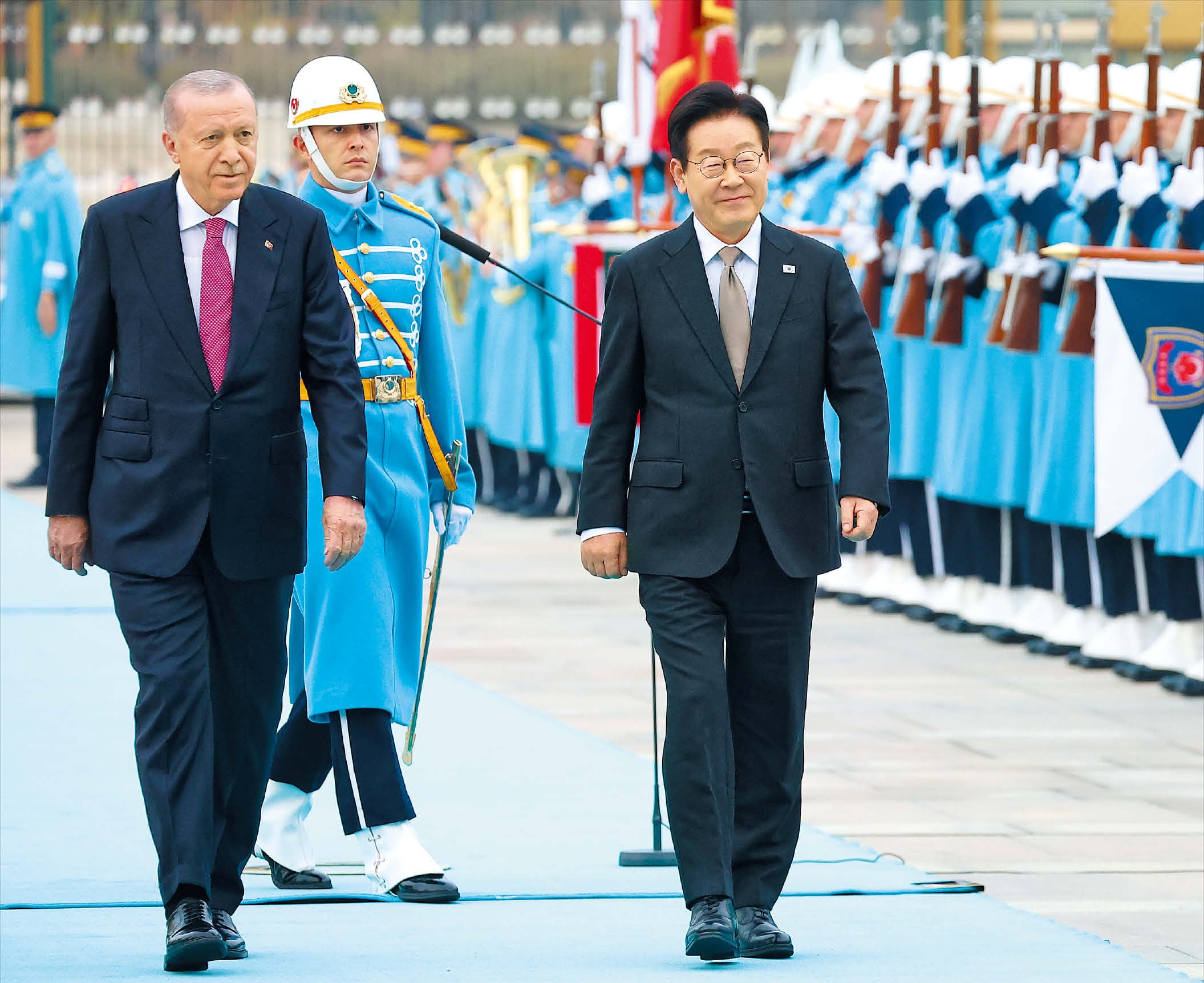 President Lee Jae-myung Inspects Honor Guard With Erdoğan