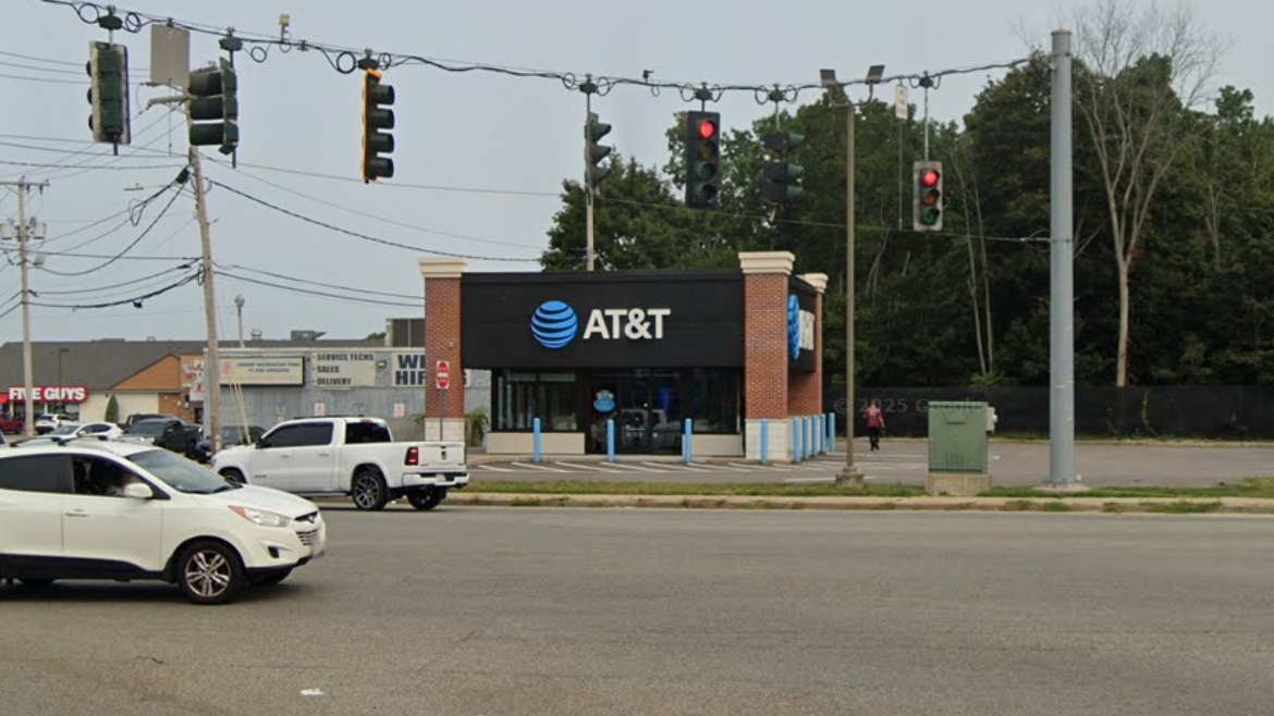 Brockton man held without bail in Pleasant Street AT&T shotgun robbery