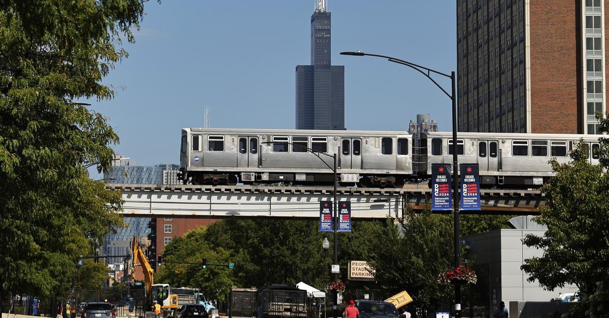 Suspect in Chicago L train female passenger being set on fire had 72 ...